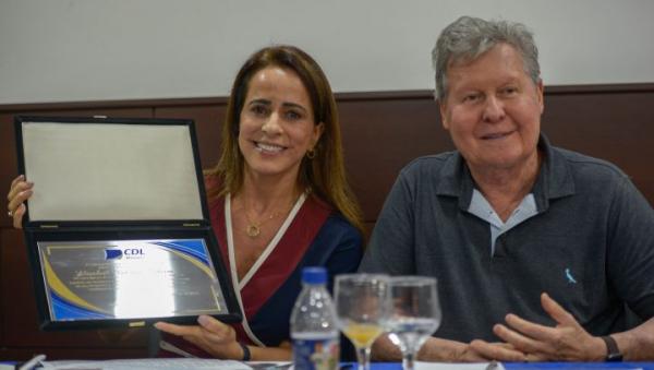 Arthur Virgílio Neto e 1ª dama Elisabeth Ribeiro são homenageados em ...